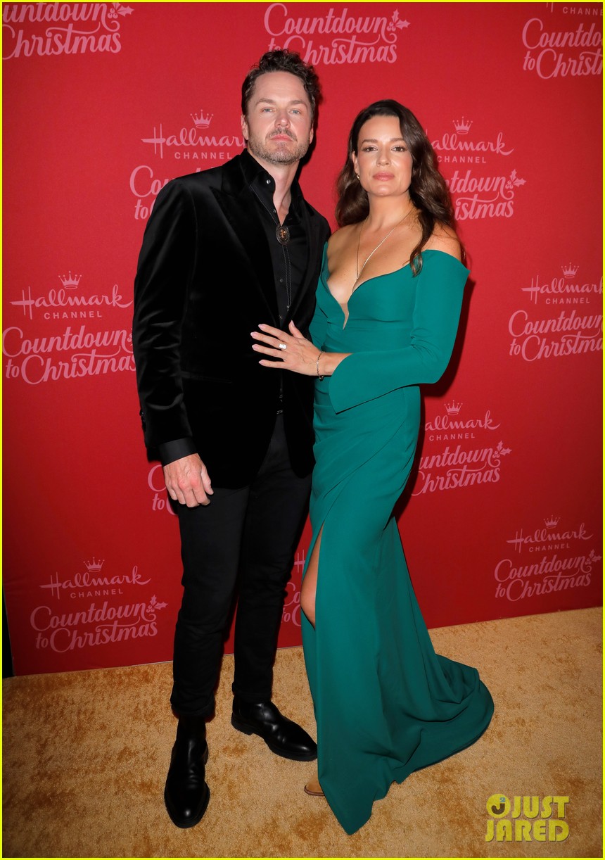 Hallmark's Kimberley Sustad Gets 'Security' Assistance from Tyler Hynes ...