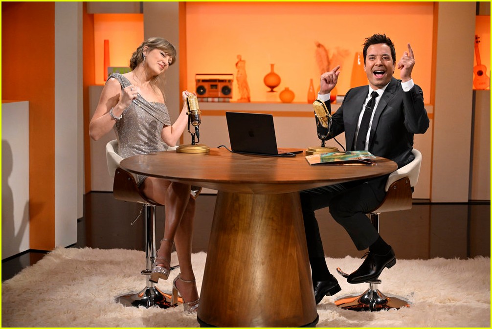 Taylor Swift on 'Fallon' First Look: See Her Sparkling Silver Mini Dress!: Photo 5212972 | Jimmy ...