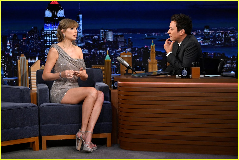Taylor Swift on 'Fallon' First Look: See Her Sparkling Silver Mini ...