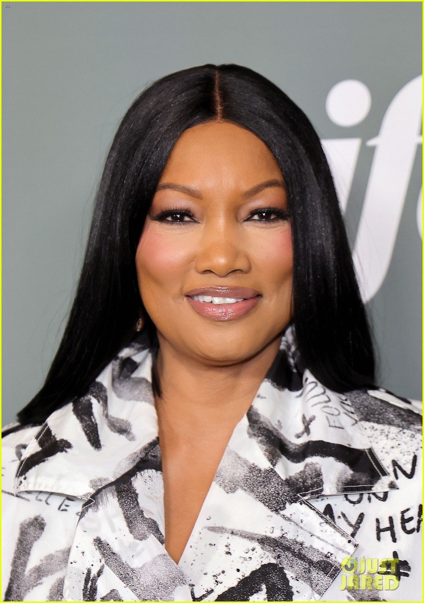 Kate Hudson Joins Eva Longoria, Jane Fonda, Wanda Sykes, & More Stars ...