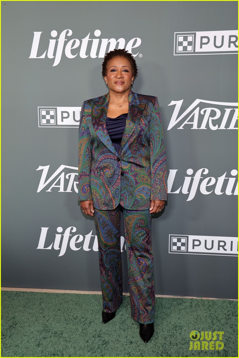 Kate Hudson Joins Eva Longoria, Jane Fonda, Wanda Sykes, & More Stars ...