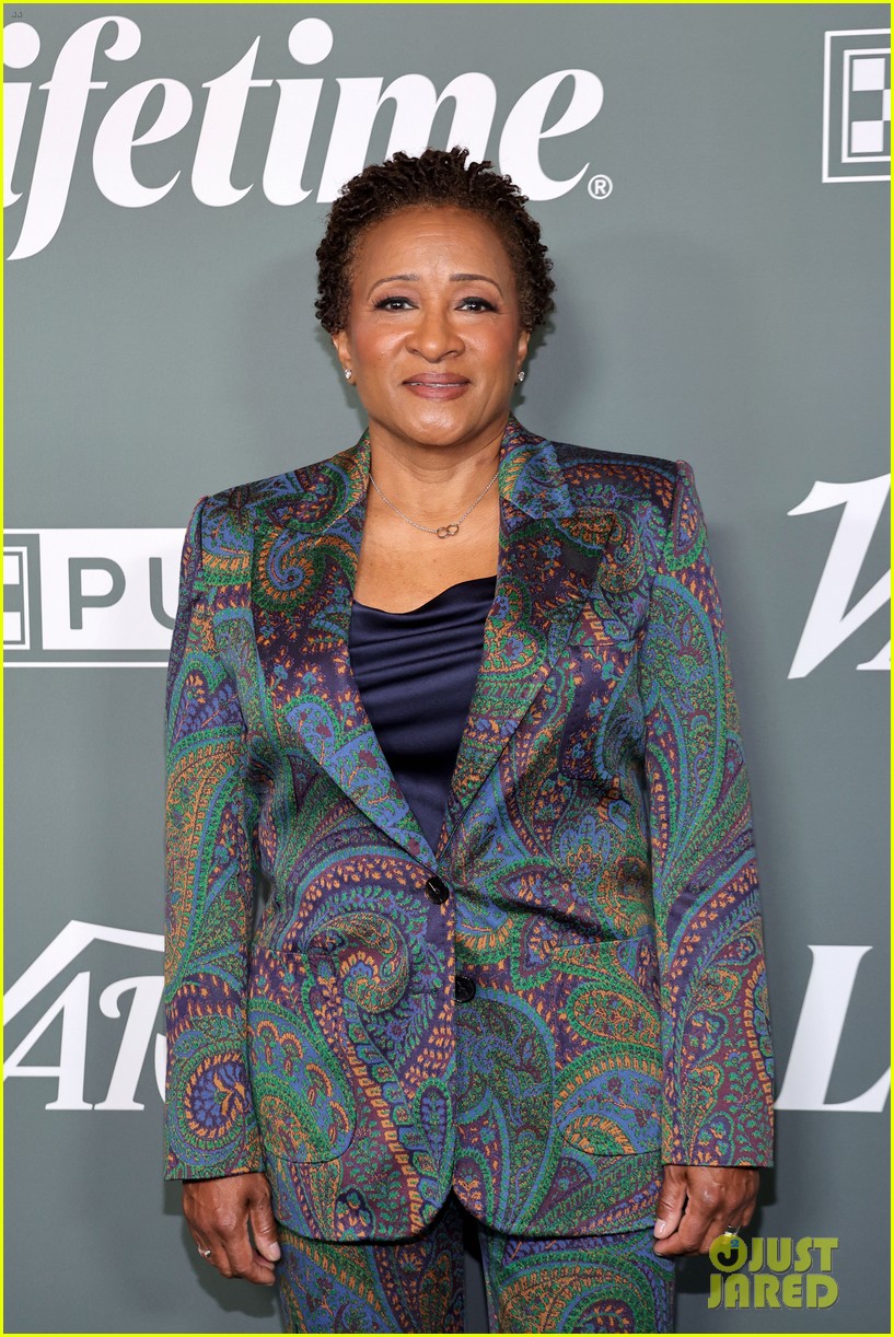 Kate Hudson Joins Eva Longoria, Jane Fonda, Wanda Sykes, & More Stars ...