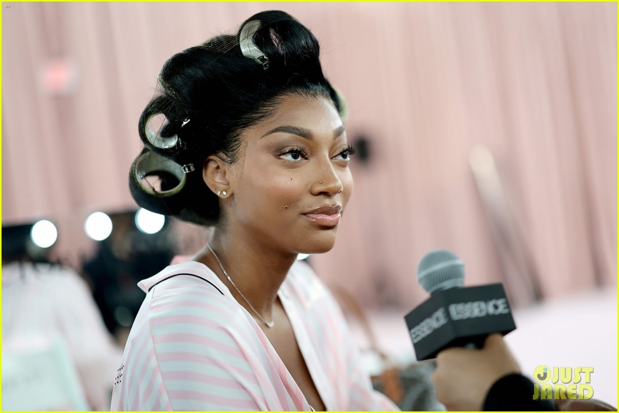 Backstage at Victoria's Secret Fashion Show 2025: Inside Photos of ...