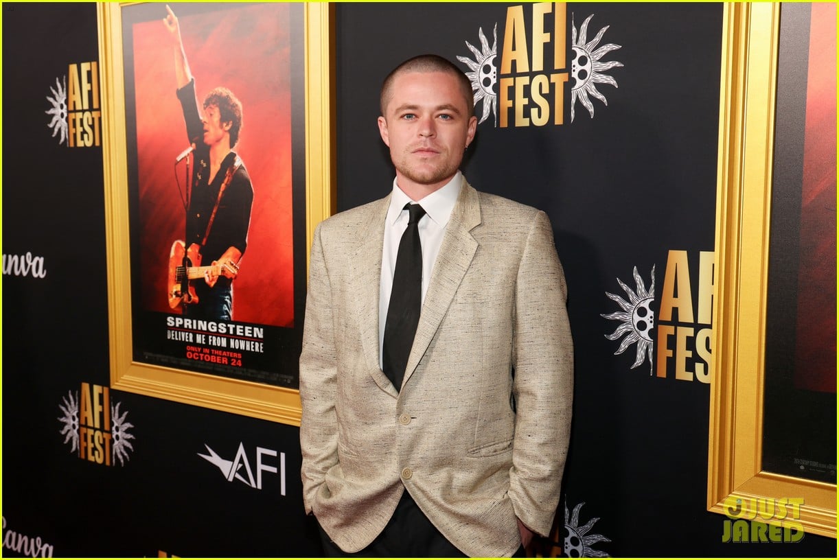 Jeremy Allen White Joins Bruce Springsteen & Wife Patti Scialfa at ...