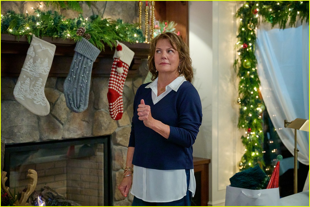 Hallmark Channel Shares New 'Three Wisest Men' Photos Featuring Tyler ...