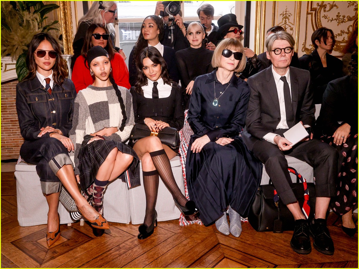 Rachel Zegler Sits Front Row Next to Anna Wintour for Her Favorite ...
