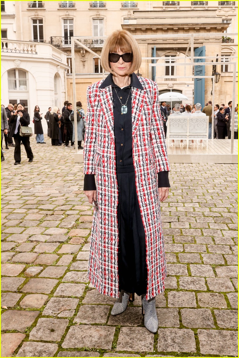 Rachel Zegler Sits Front Row Next to Anna Wintour for Her Favorite ...