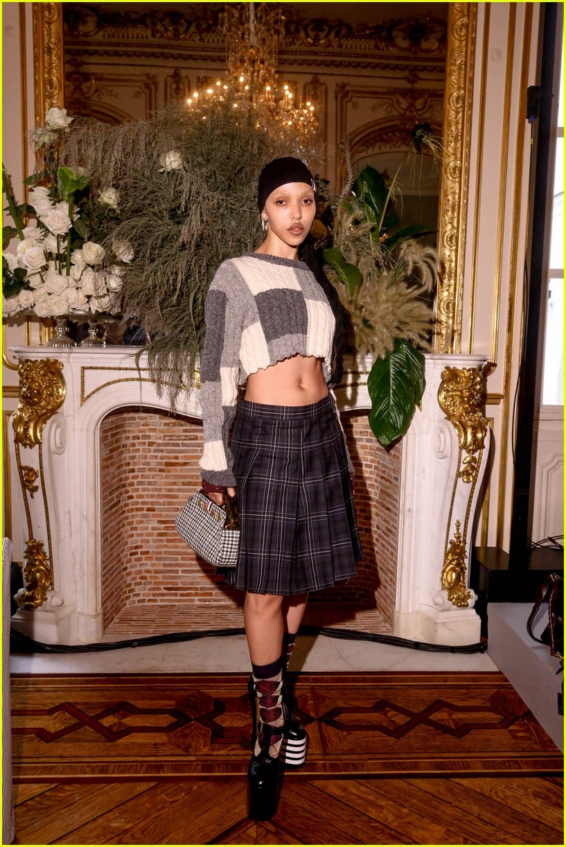 Rachel Zegler Sits Front Row Next to Anna Wintour for Her Favorite ...