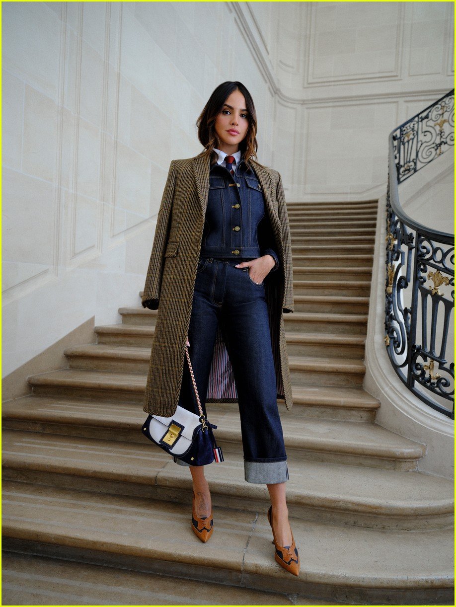 Rachel Zegler Sits Front Row Next to Anna Wintour for Her Favorite ...