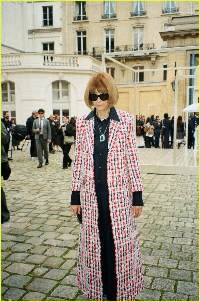 Rachel Zegler Sits Front Row Next to Anna Wintour for Her Favorite ...