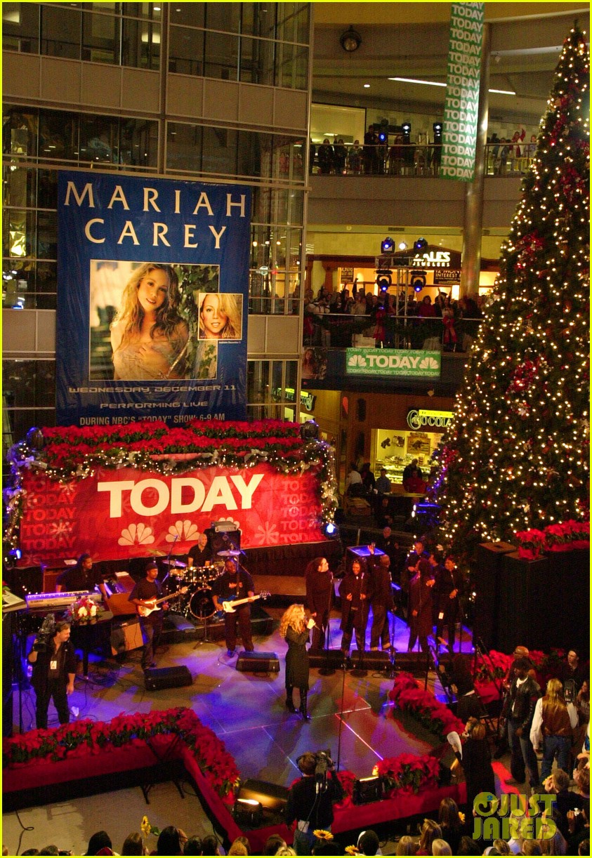 'All I Want for Christmas Is You' Lyrics & Meaning: Mariah Carey's ...