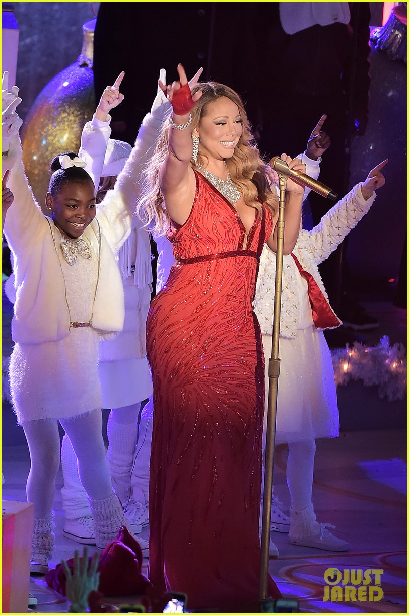 'All I Want for Christmas Is You' Lyrics & Meaning: Mariah Carey's ...