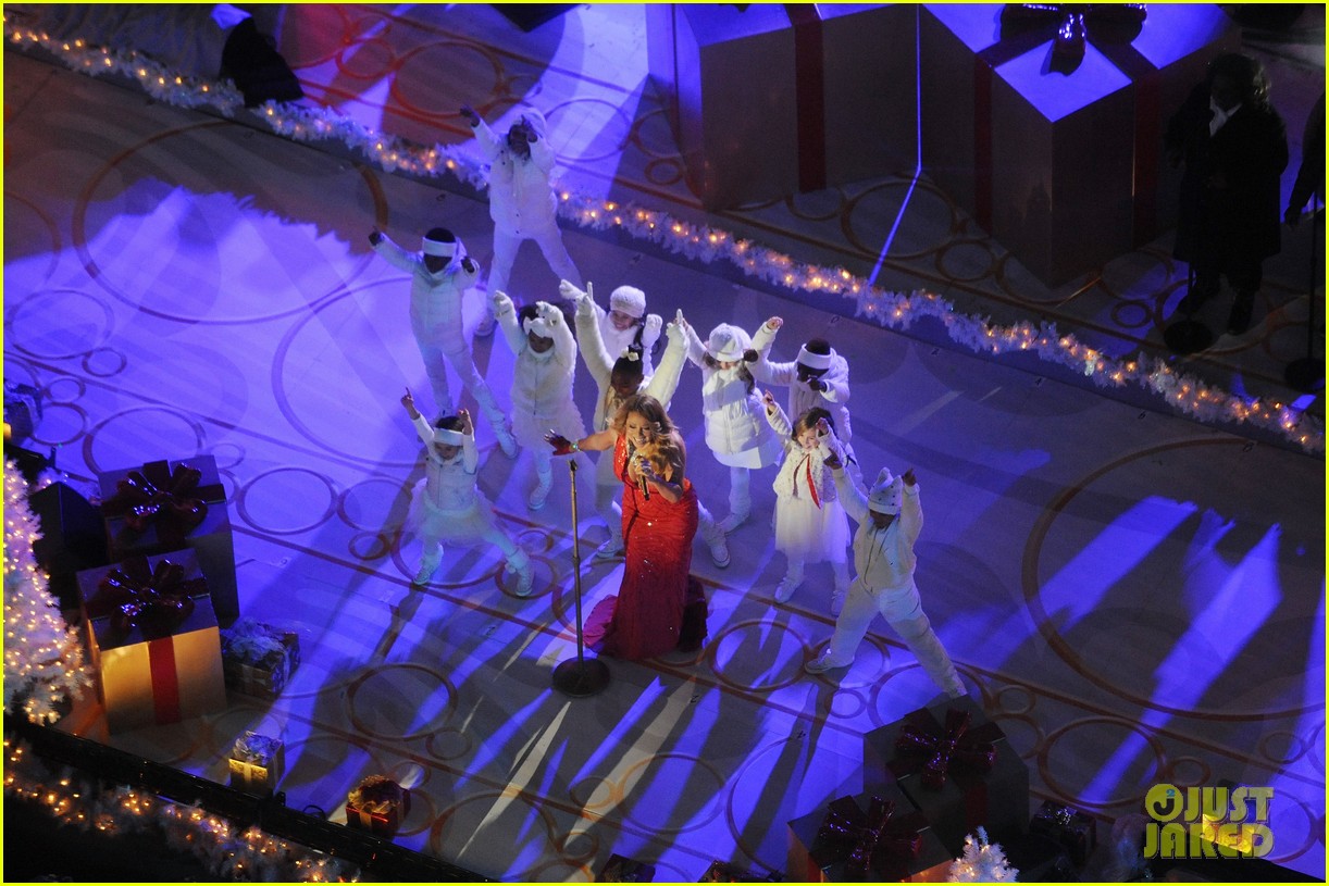 'All I Want for Christmas Is You' Lyrics & Meaning: Mariah Carey's ...