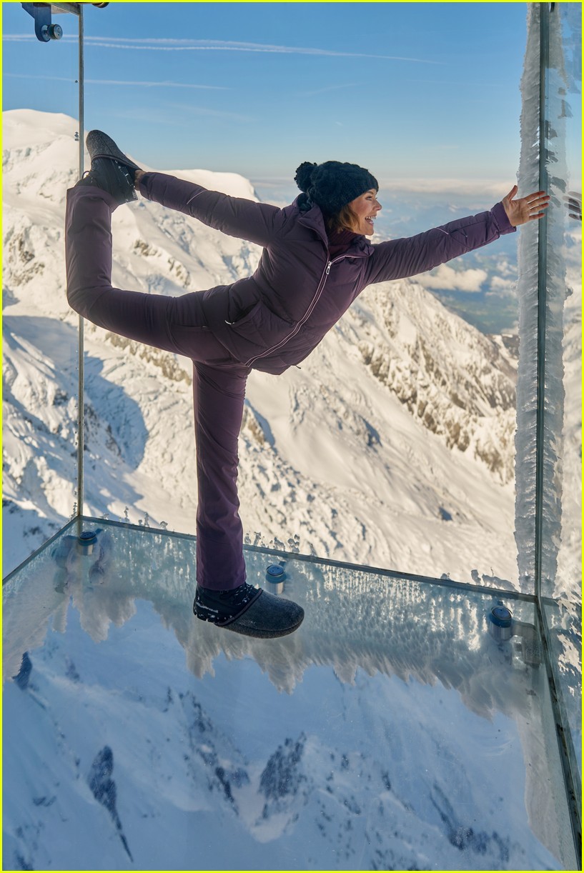 Ashley Williams & Laci J. Mailey Play Sisters in Hallmark's New 'An Alpine Holiday' Movie ...