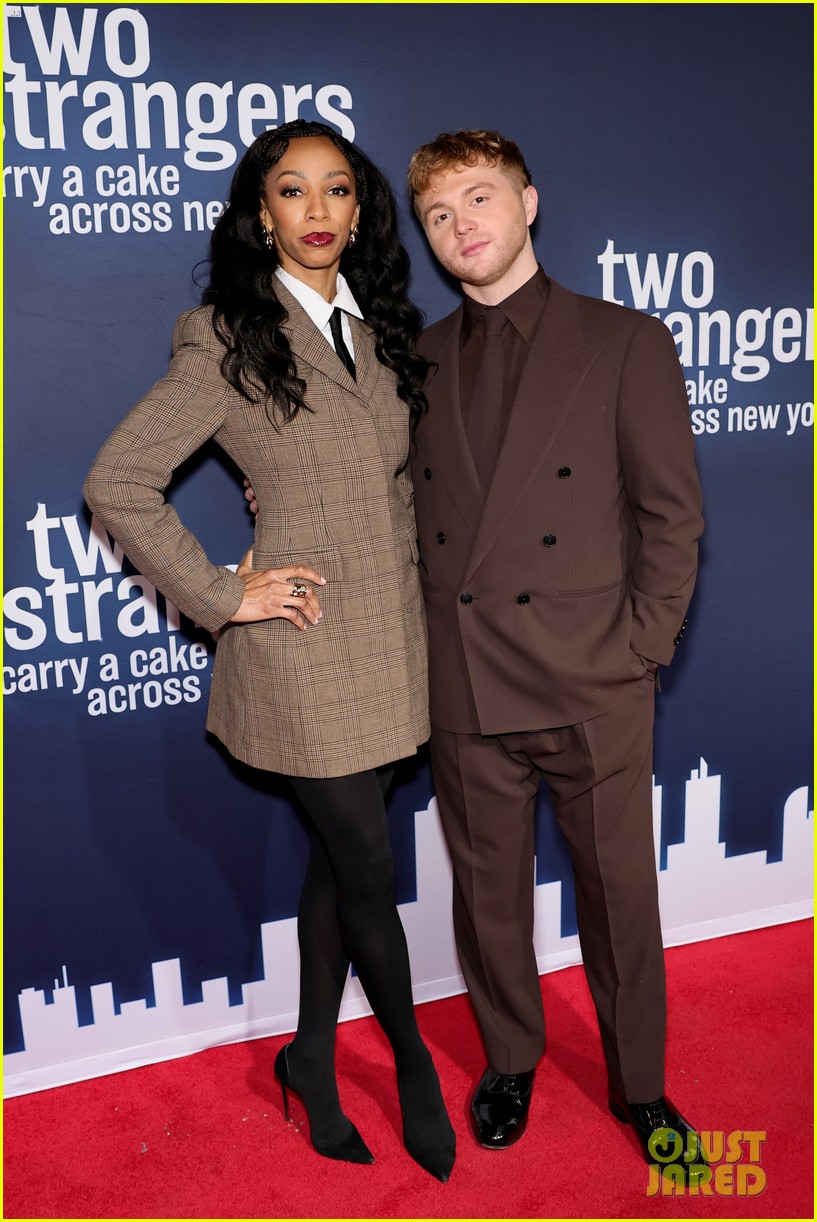 Jonathan Bailey Supports His Childhood BFF at 'Two Strangers' Opening ...