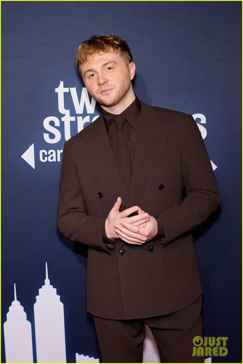 Jonathan Bailey Supports His Childhood BFF at 'Two Strangers' Opening ...