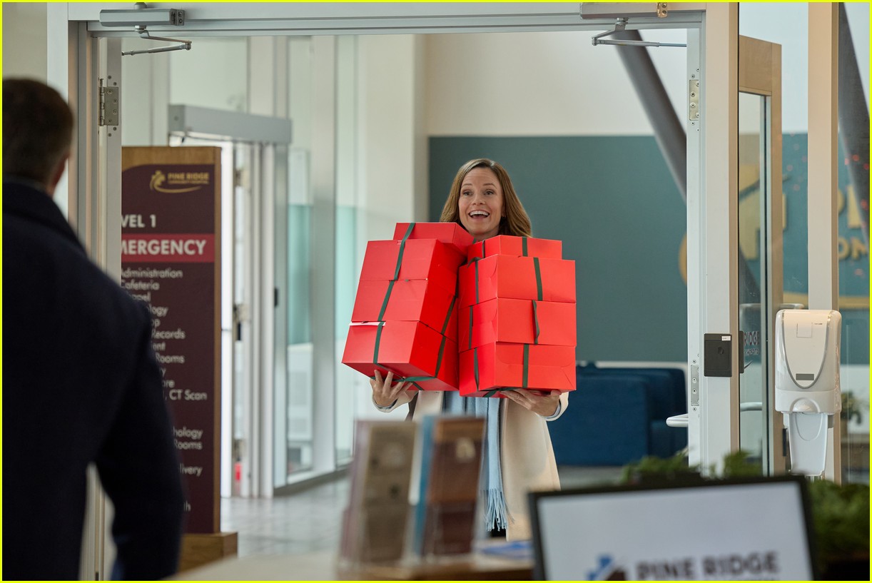 Rachel Boston & Brendan Penny Made Hallmark's 'More the Merrier' After ...