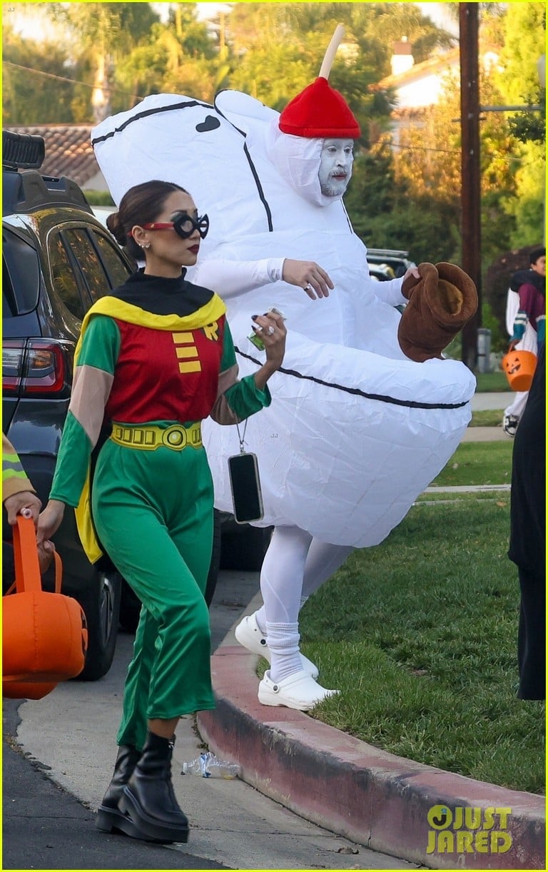Macaulay Culkin Dresses As a Giant Toilet & Wife Brenda Song Goes as ...