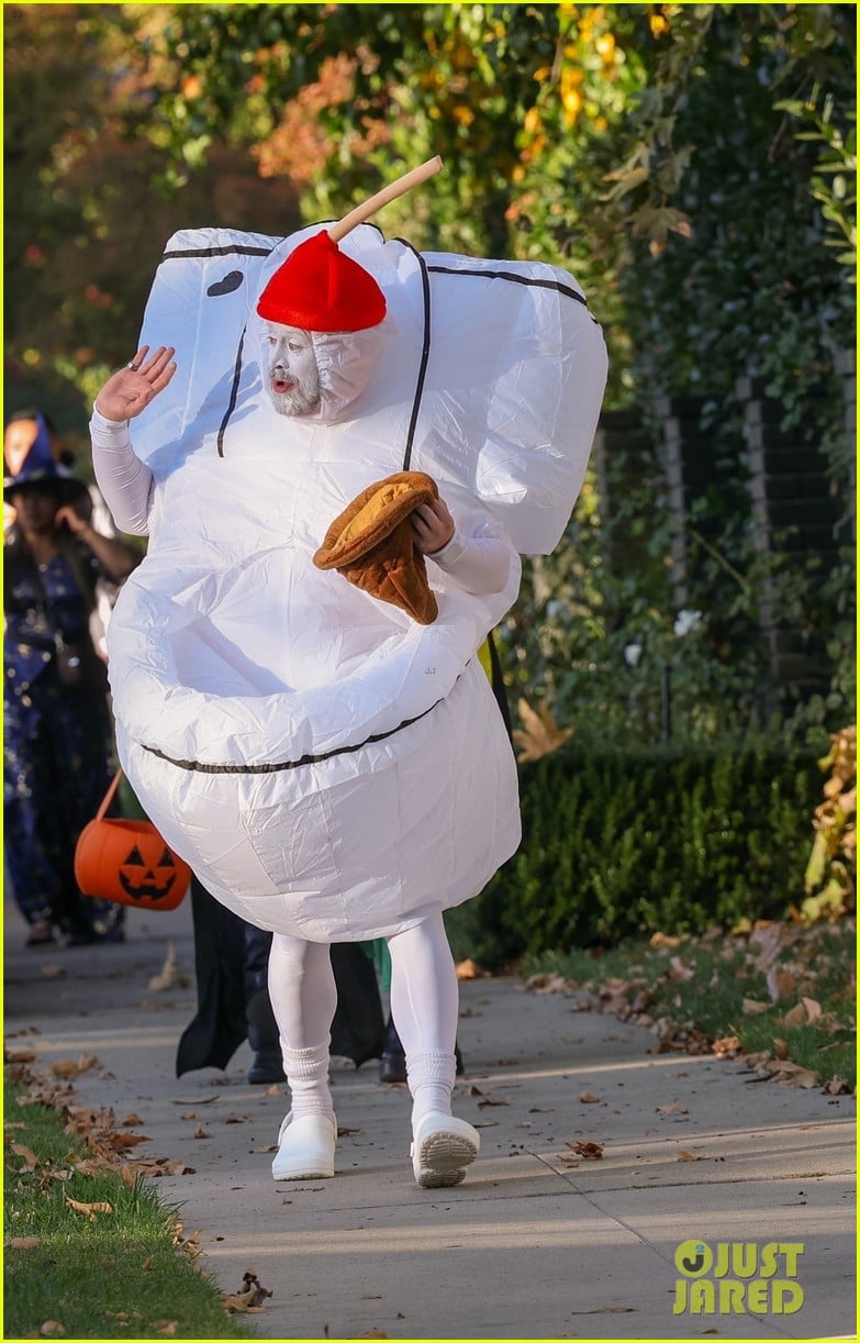Macaulay Culkin Dresses As a Giant Toilet & Wife Brenda Song Goes as ...