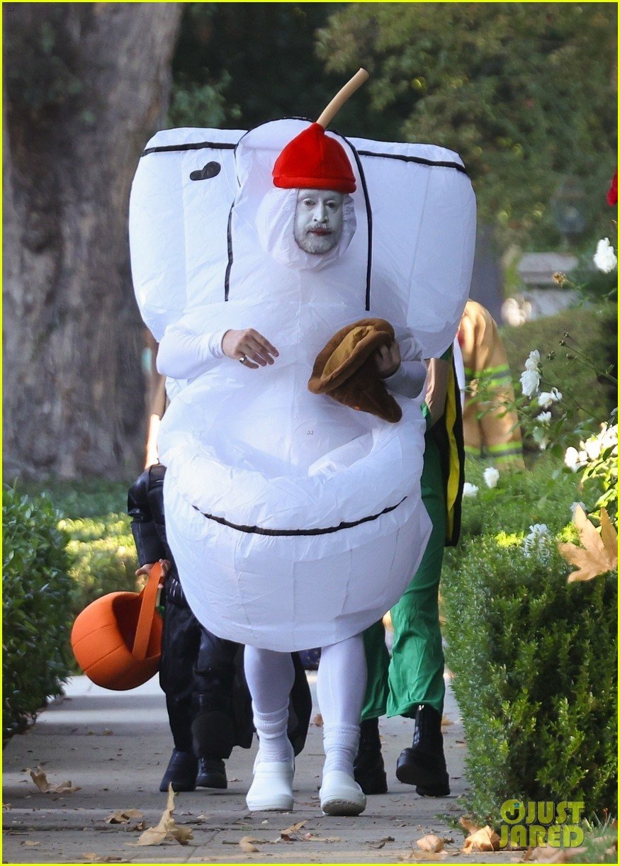 Macaulay Culkin Dresses As a Giant Toilet & Wife Brenda Song Goes as ...
