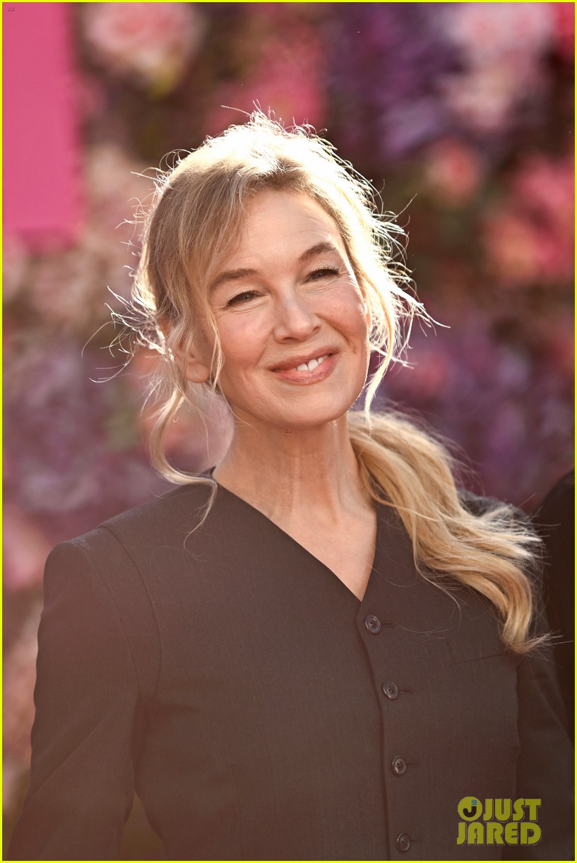 Renee Zellweger Unveils a 'Bridget Jones' Statue in London's Leicester ...