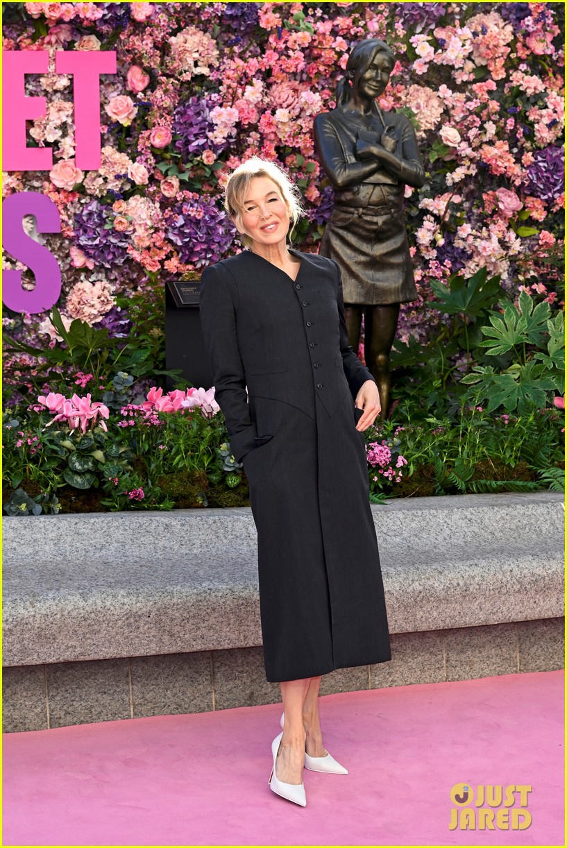 Renee Zellweger Unveils a 'Bridget Jones' Statue in London's Leicester ...
