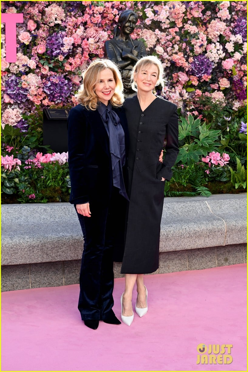 Renee Zellweger Unveils a 'Bridget Jones' Statue in London's Leicester ...