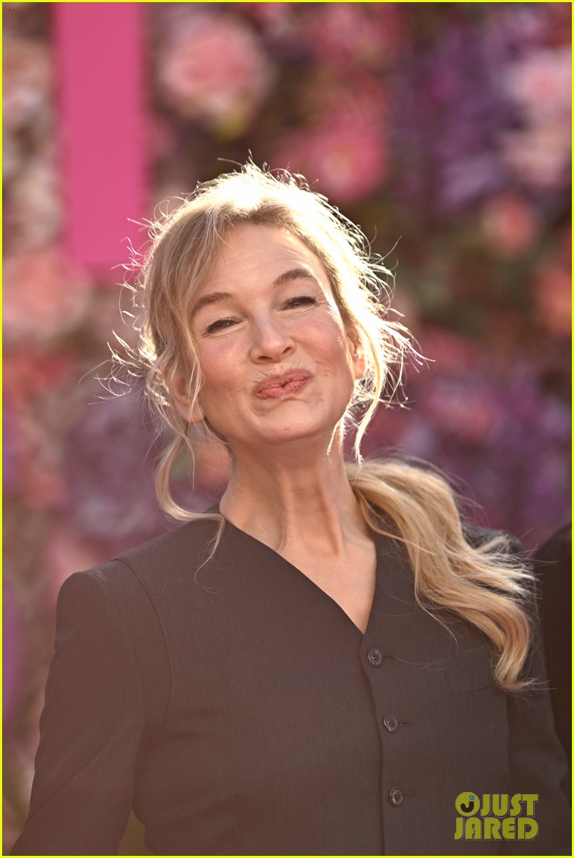 Renee Zellweger Unveils a 'Bridget Jones' Statue in London's Leicester ...