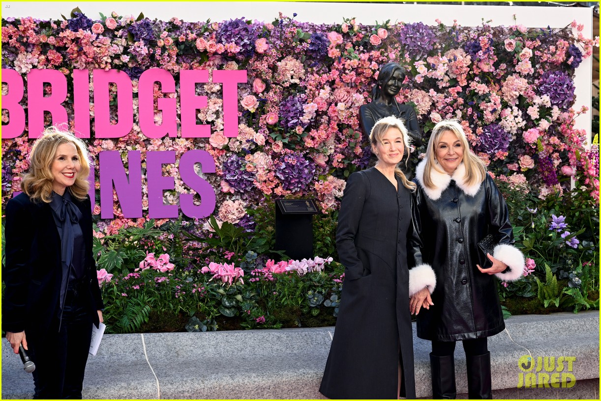 Renee Zellweger Unveils a 'Bridger Jones' Statue in London's Leicester ...