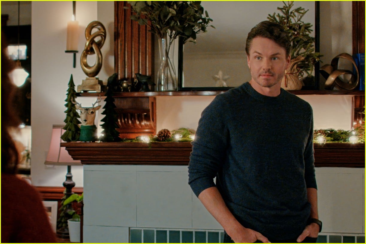 Erin Cahill & Paul Campbell Bonded with 15 Cats In-Between Takes on ...