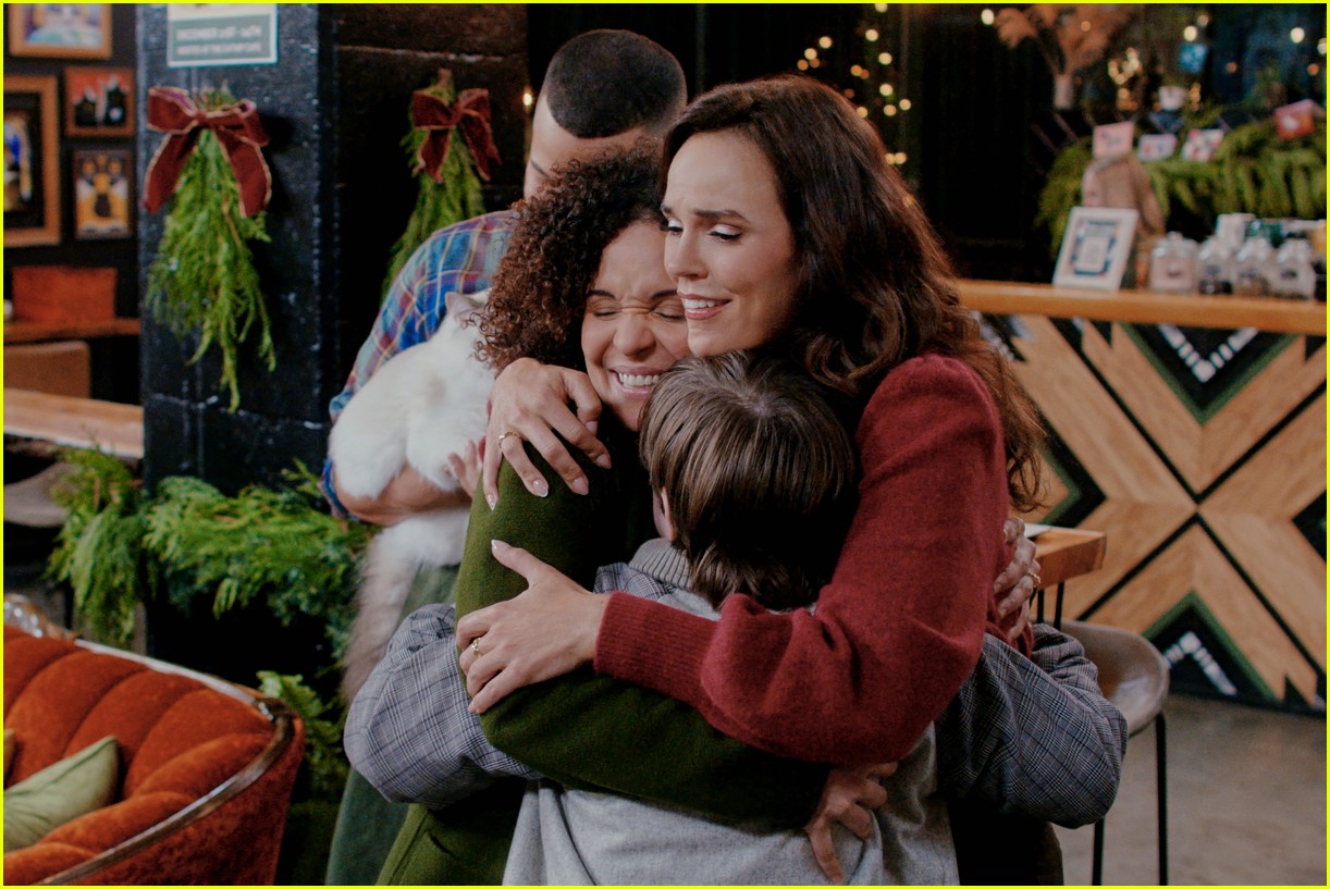 Erin Cahill & Paul Campbell Bonded with 15 Cats In-Between Takes on ...