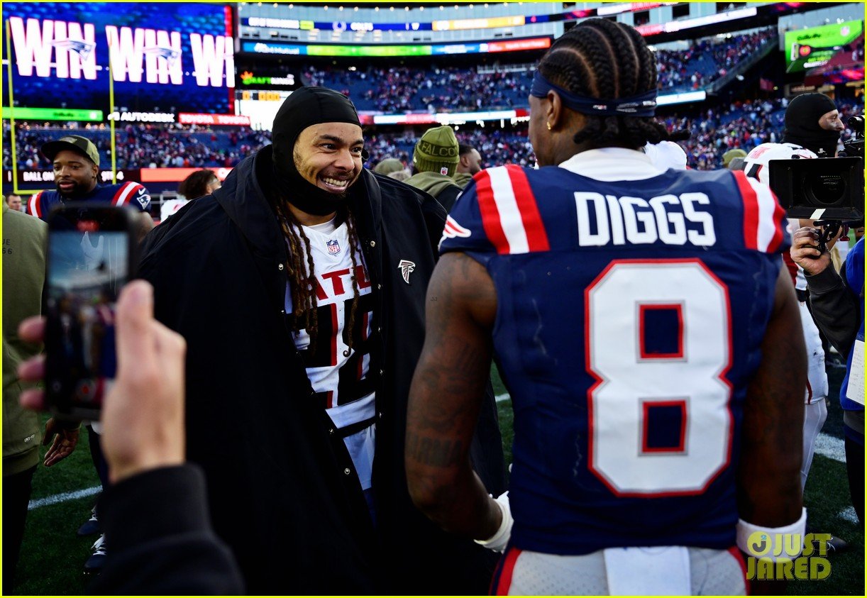 Cardi B Hangs with Boyfriend Stefon Diggs' Boss, Robert Kraft, While ...