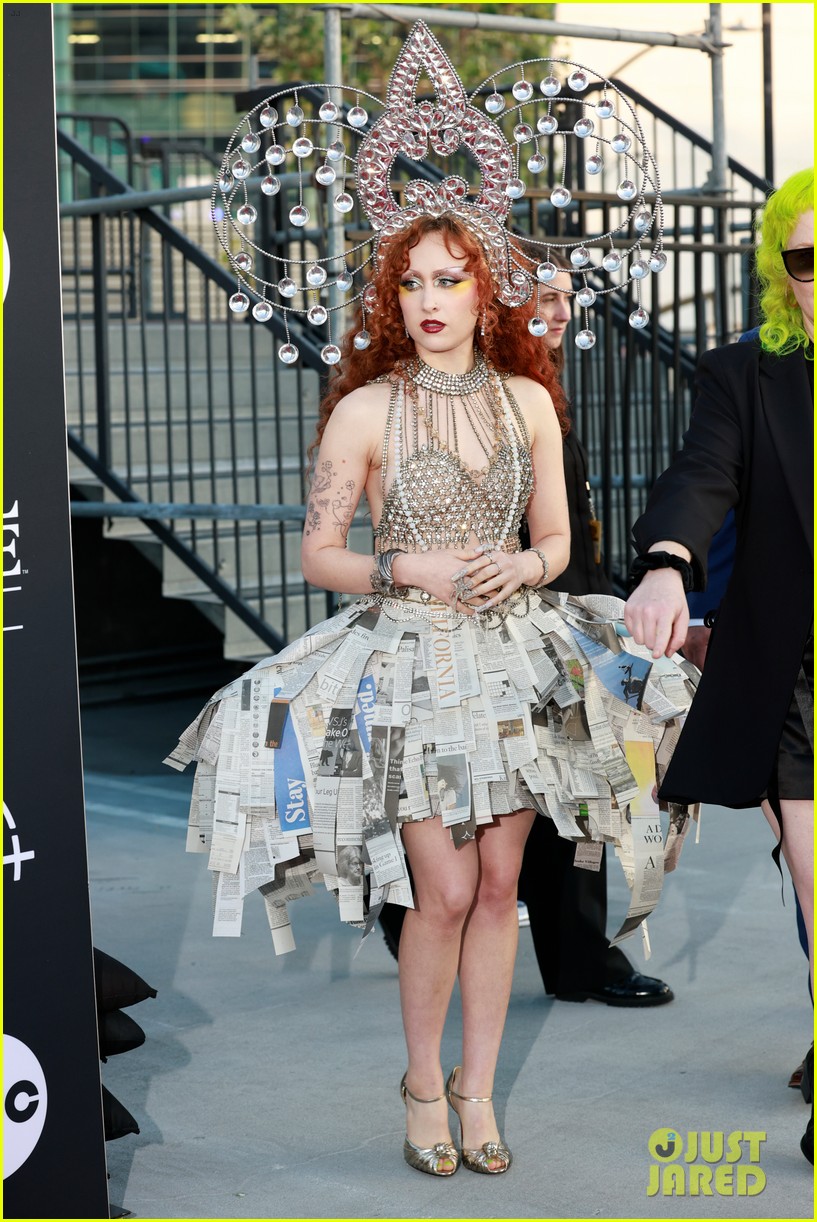 Chappell Roan Pays Tribute to Cyndi Lauper's 'True Colors' Music Video ...