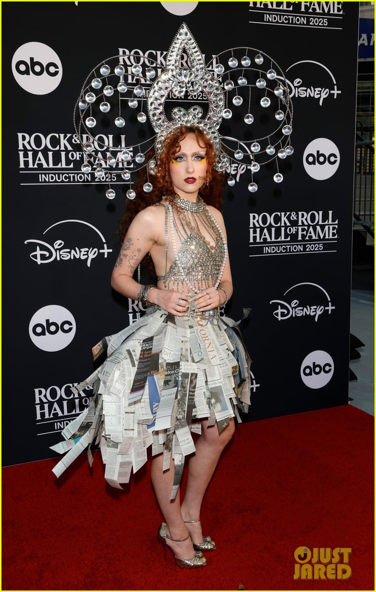 Chappell Roan Pays Tribute to Cyndi Lauper's 'True Colors' Music Video ...