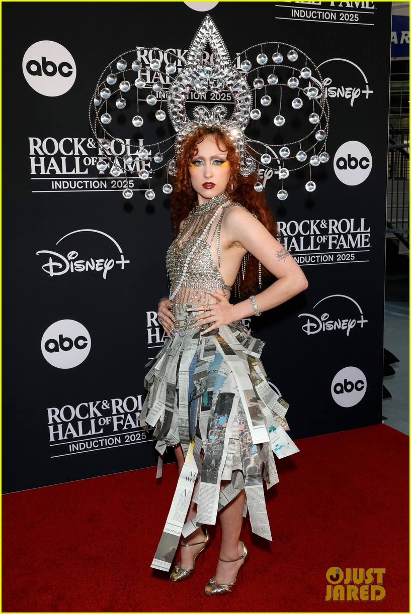 Chappell Roan Pays Tribute to Cyndi Lauper's 'True Colors' Music Video ...