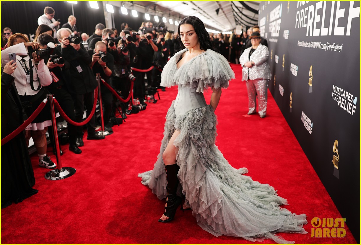 'House' Lyrics: Watch the Video for Charli xcx's 'Wuthering Heights ...