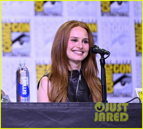 Madelaine Petsch & Gavin Casalegno to Star in YA Romance 'Chasing Red ...