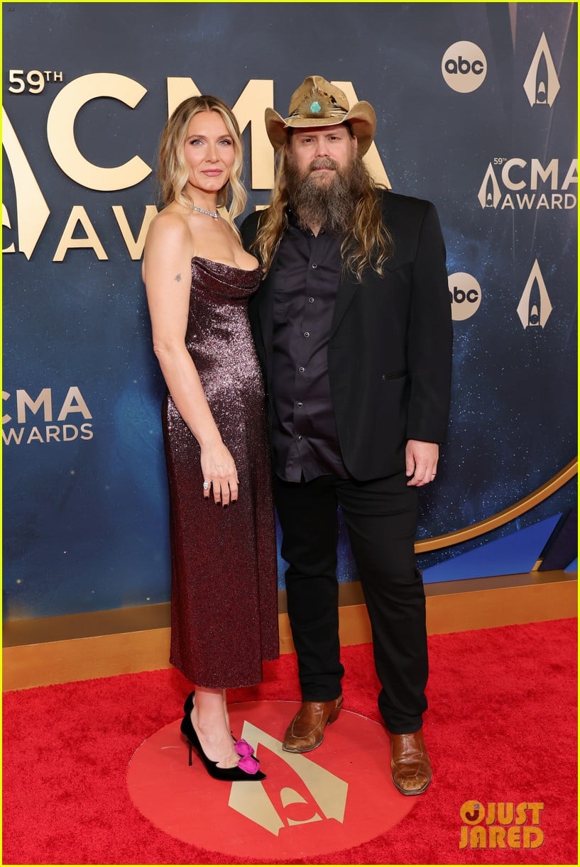 Chris Stapleton Walks Red Carpet with Wife Morgane Ahead of Performing ...