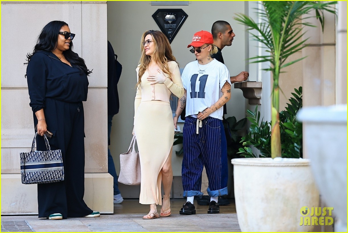 Chrishell Stause Steps Out For Lunch With Spouse G Flip After 'Selling ...