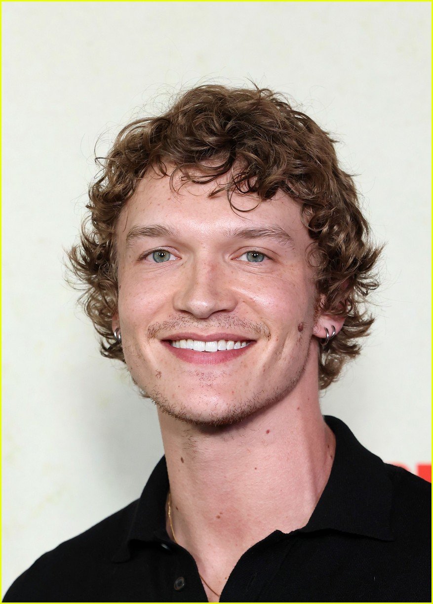 Connor Storrie Talks Fake Russian Accent for Ilya in 'Heated Rivalry ...