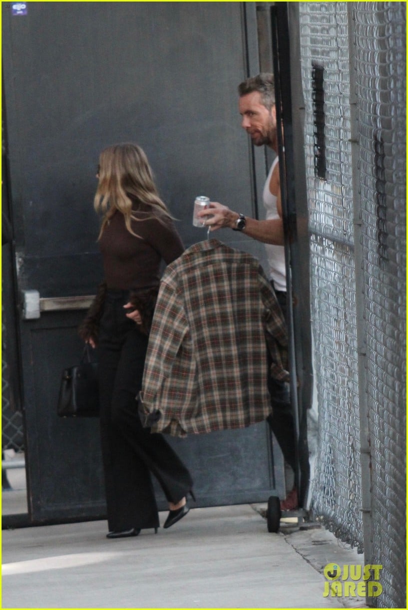 Dax Shepard Bares Buff Arms While Arriving at 'Kimmel' with Wife ...