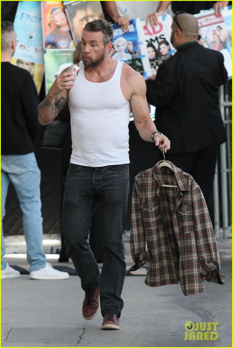Dax Shepard Bares Buff Arms While Arriving at 'Kimmel' with Wife ...