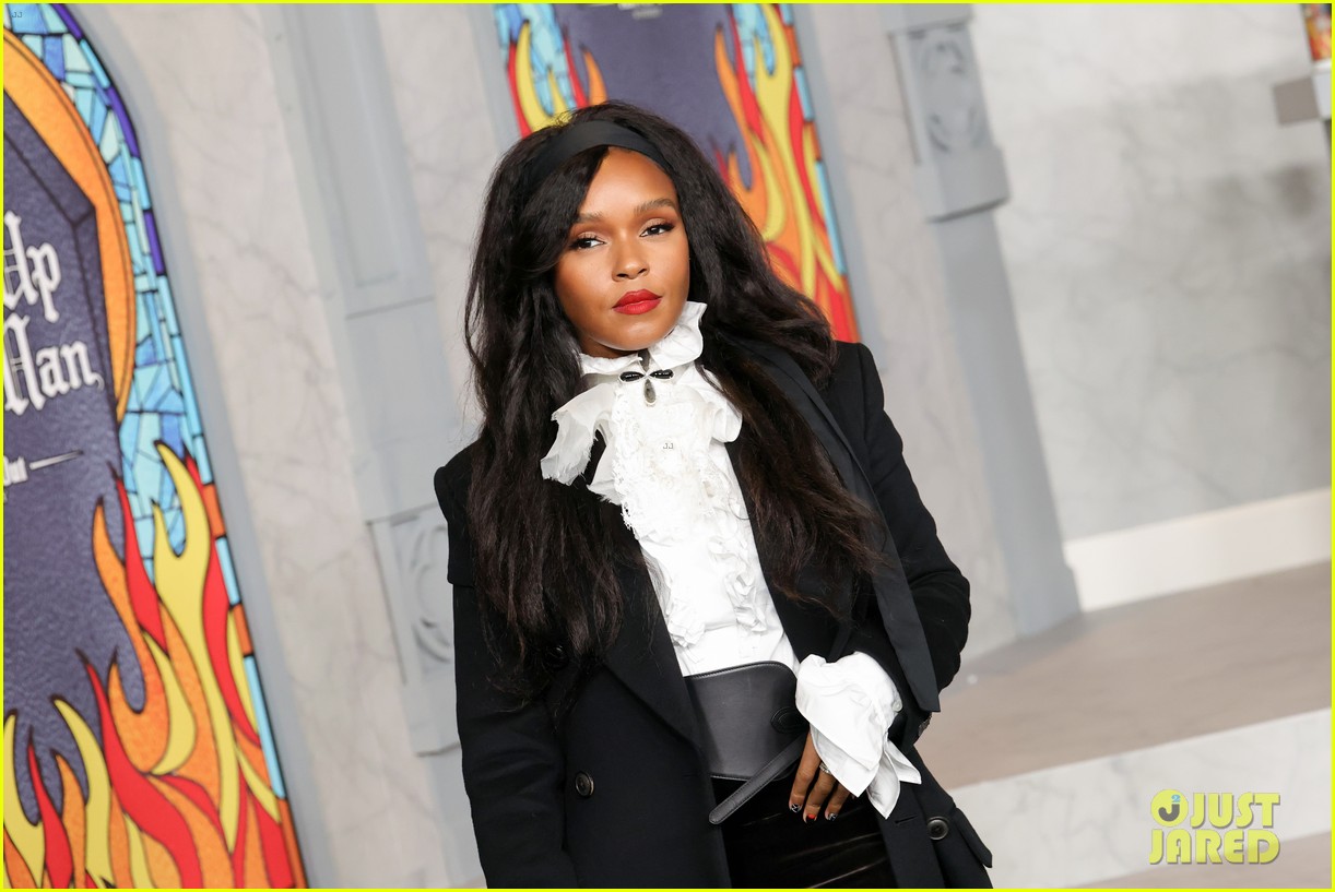 Josh O'Connor, Mila Kunis, Kerry Washington, & More Hit the Red Carpet ...