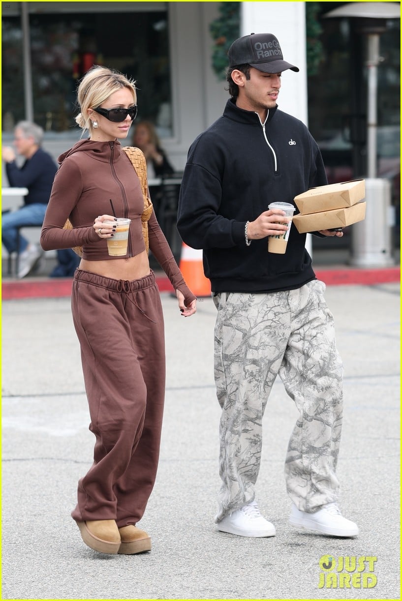 Delilah Belle Hamlin Flaunts PDA With New Beau Dylan Wolf In Los ...