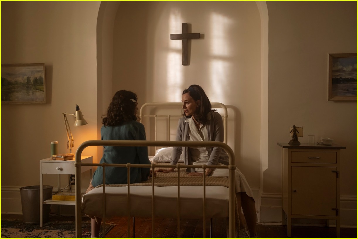 'It: Welcome to Derry' Episode 3 Stills Tease a Graveyard Séance: Photo 5232455 | Photos | Just ...