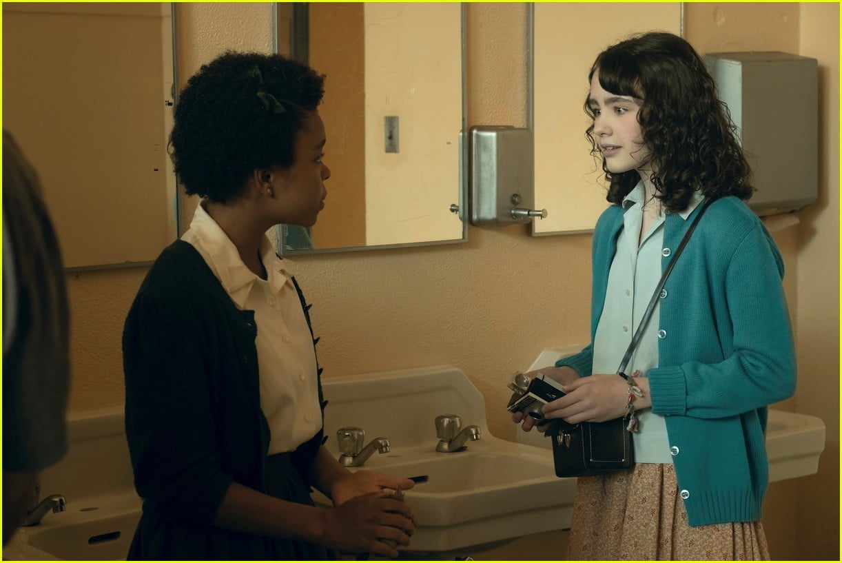 'It: Welcome to Derry' Episode 3 Stills Tease a Graveyard Séance: Photo 5232459 | Photos | Just ...