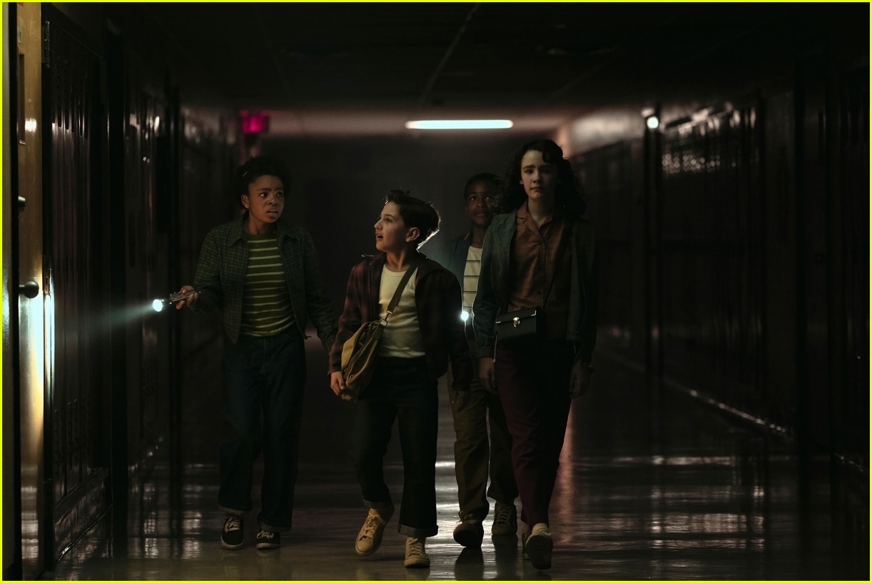 'It: Welcome to Derry' Episode 3 Stills Tease a Graveyard Séance: Photo 5232461 | Photos | Just ...