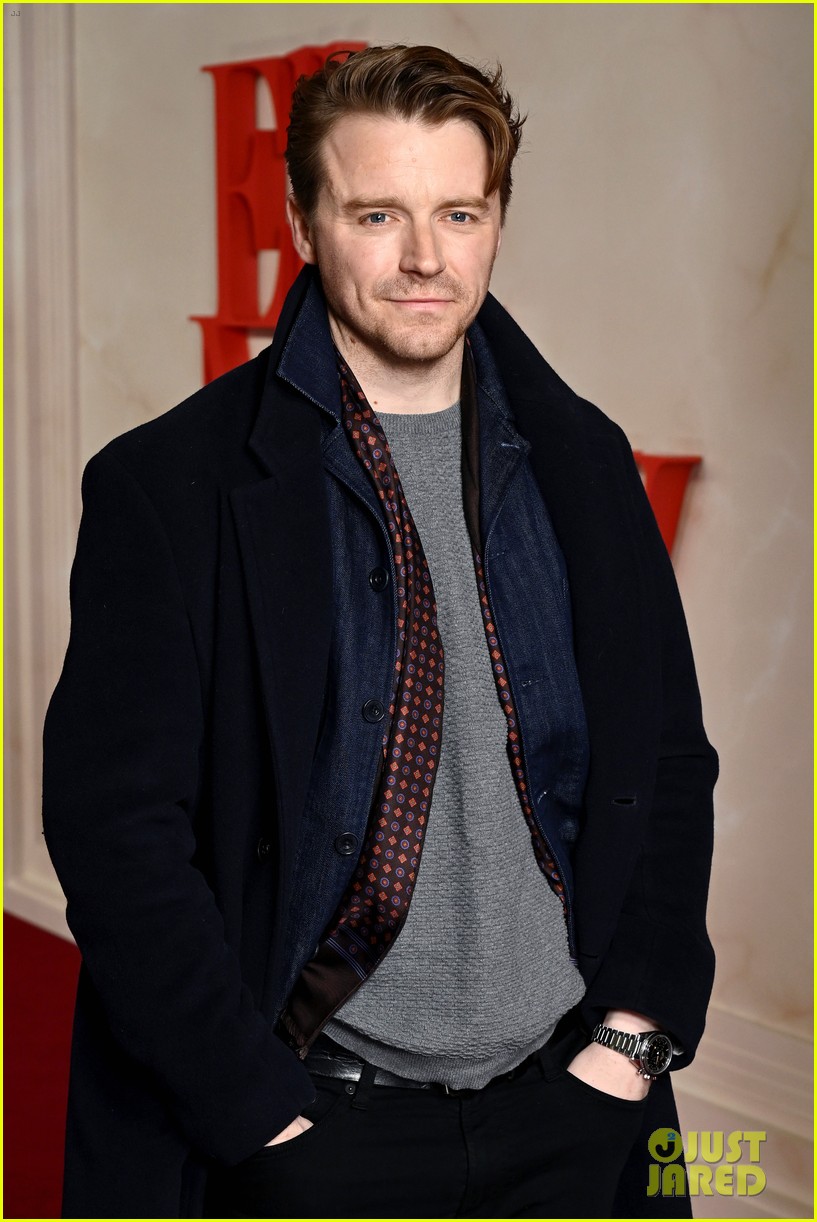 Emma Mackey & Jamie Lee Curtis Hold Hands at 'Ella McCay' Premiere in ...