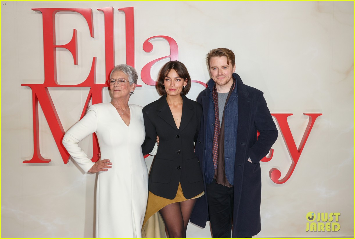 Emma Mackey & Jamie Lee Curtis Hold Hands at 'Ella McCay' Premiere in ...