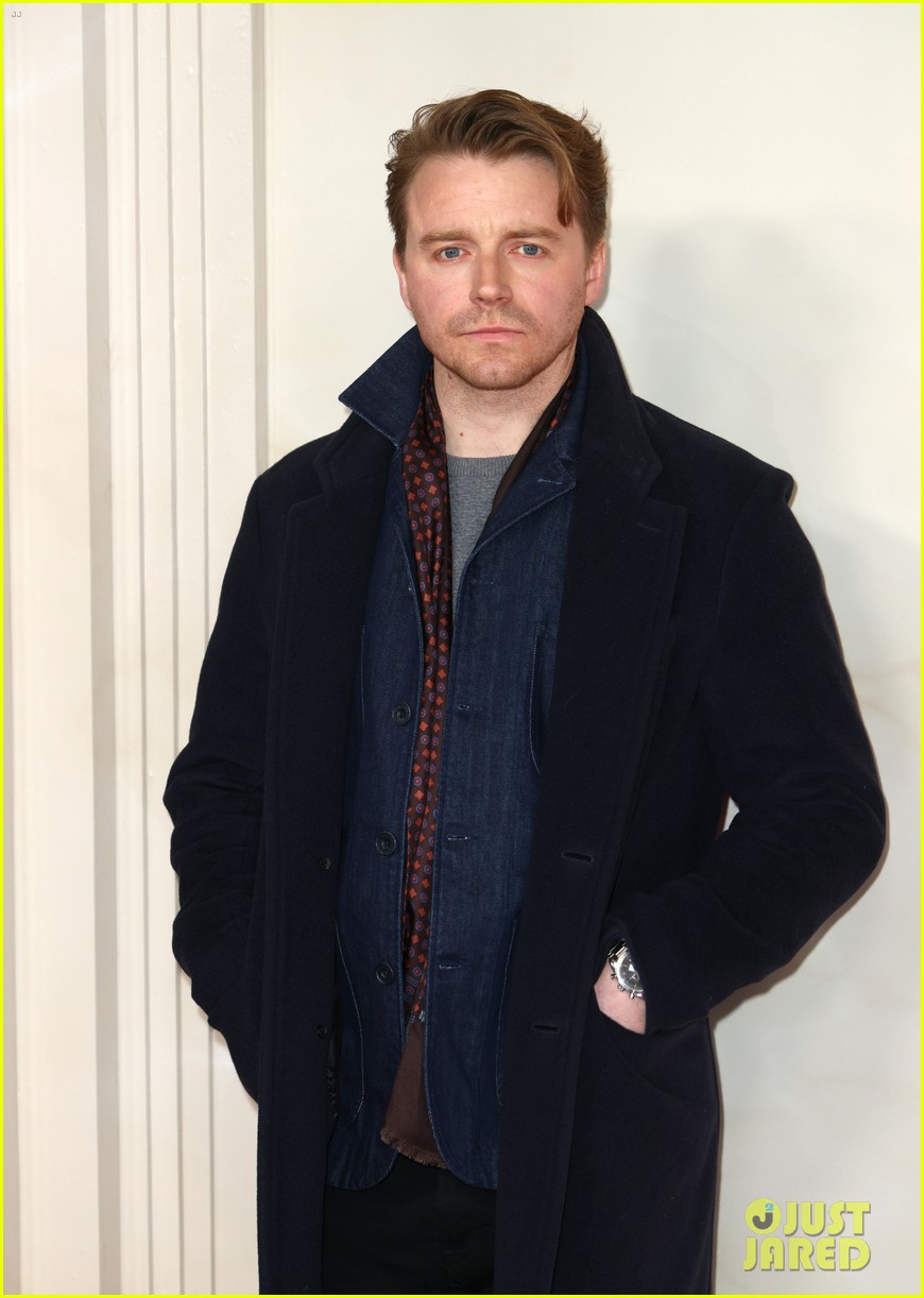 Emma Mackey & Jamie Lee Curtis Hold Hands at 'Ella McCay' Premiere in ...